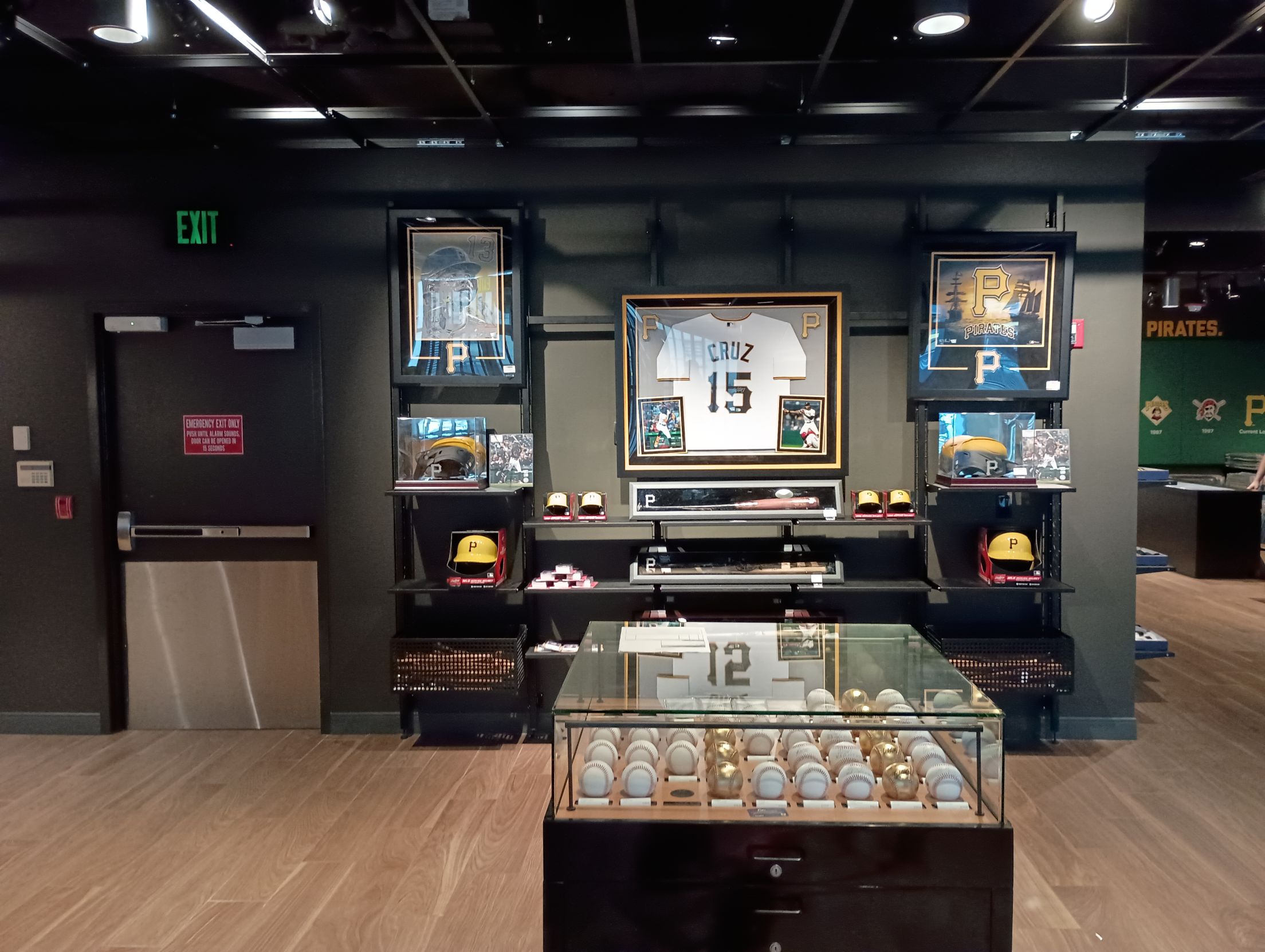 Pittsburgh Pirates Authentics | MLB Authentication | MLB.com