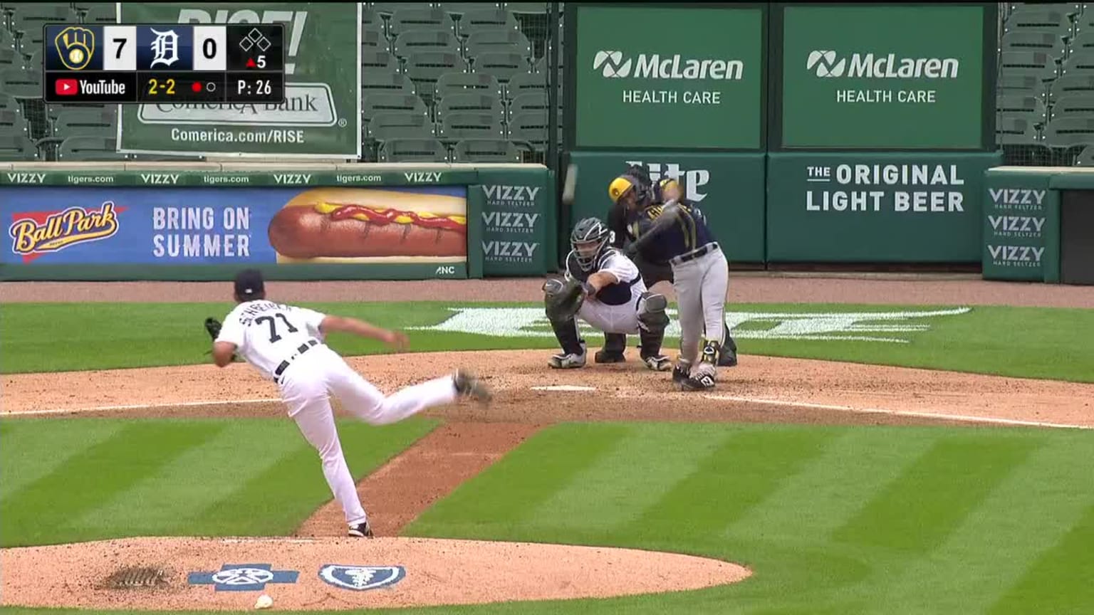 Tyrone Taylor lines out sharply to center fielder Victor Reyes. | 09/09 ...
