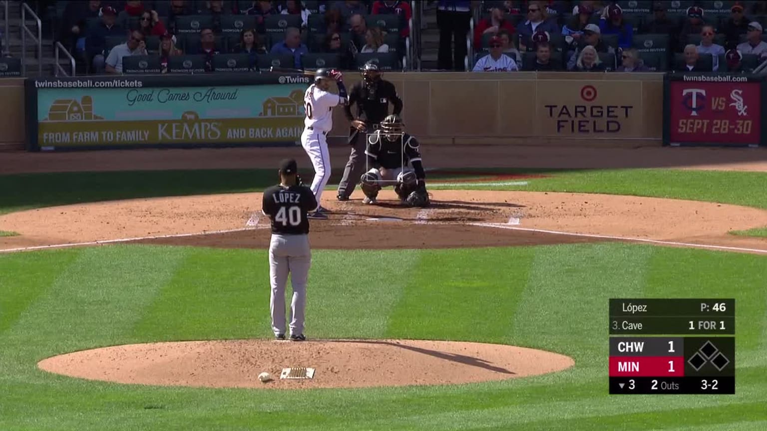 Jake Cave called out on strikes. | 09/28/2018 | Cincinnati Reds