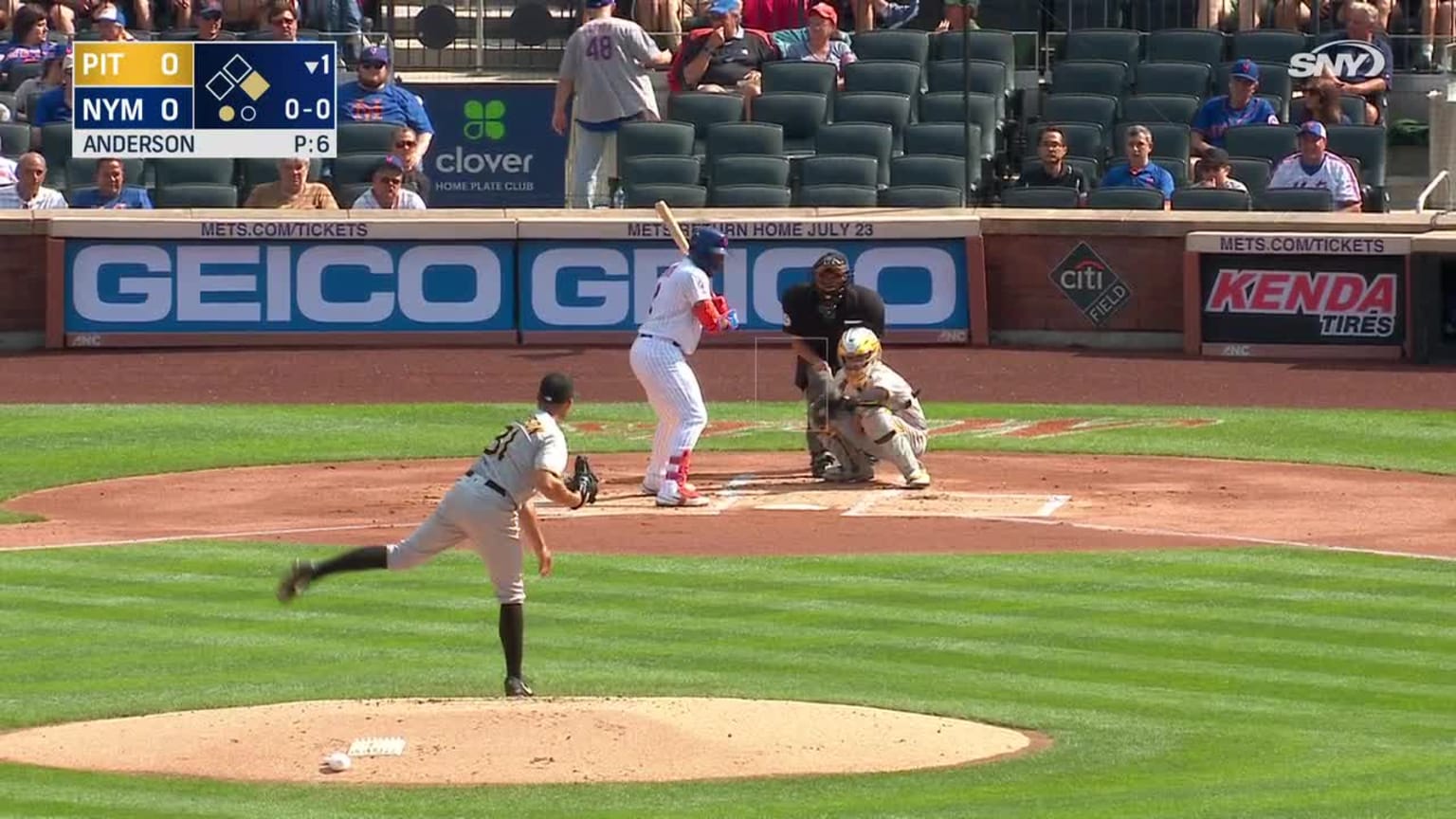 Tyler Anderson Strike cantado to Dominic Smith | 10/07/2021 | Los Padres de San Diego