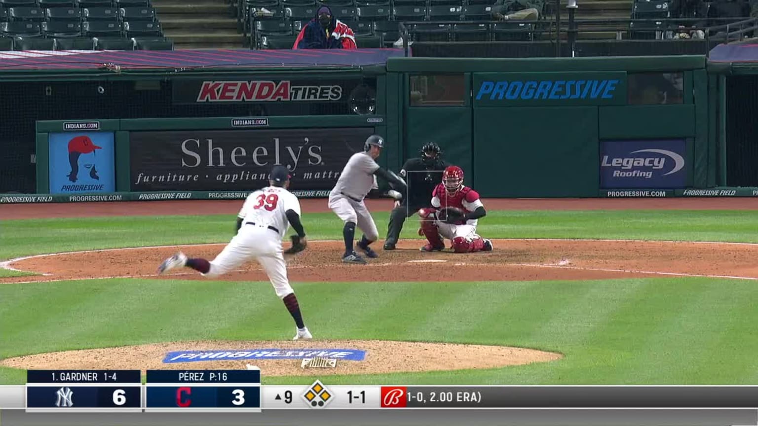 Brett Gardner pops out to shortstop Andres Gimenez. | 04/22/2021 | MLB.com