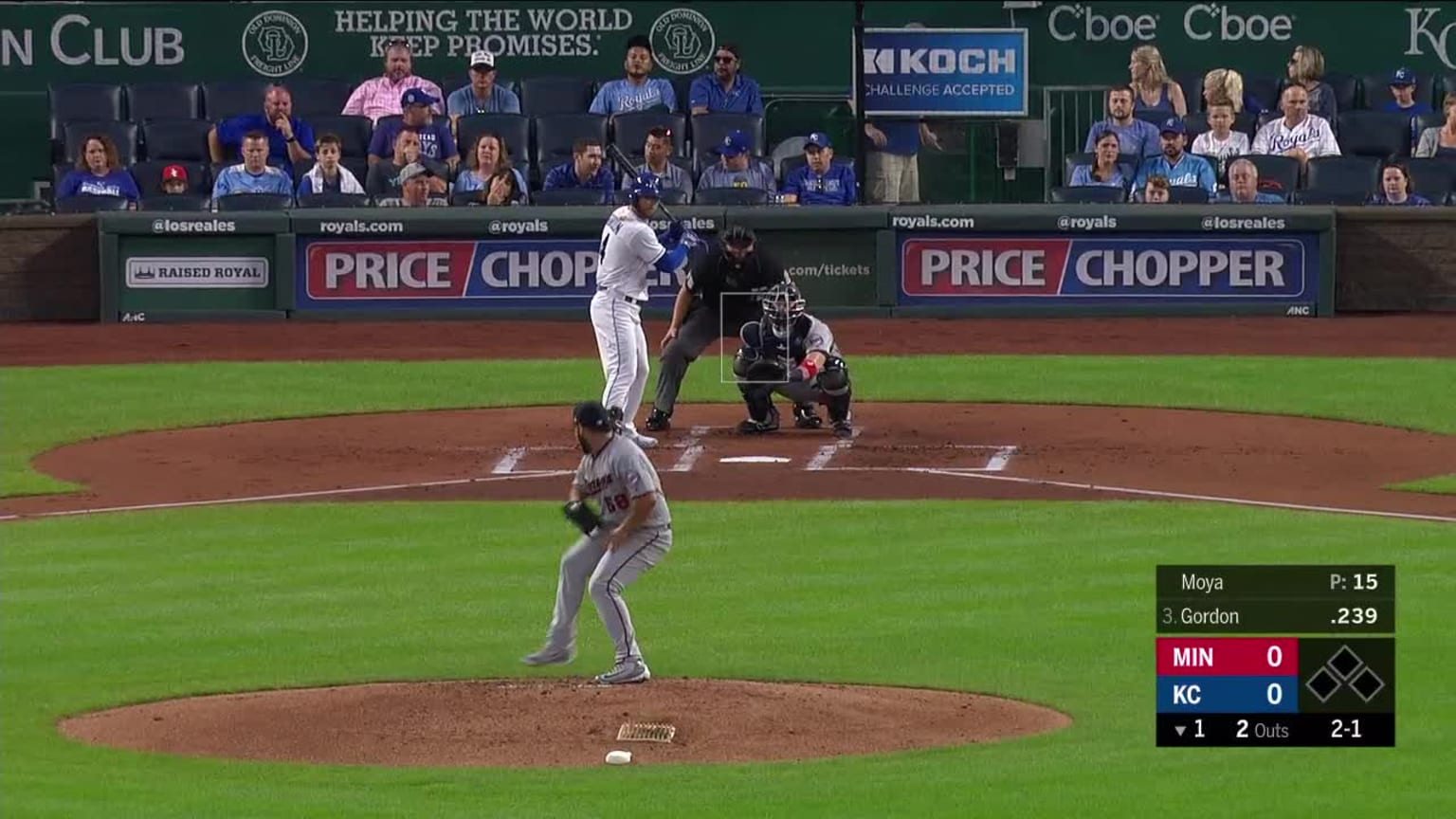 Gabriel Moya Ball to Alex Gordon | 09/13/2018 | Minnesota Twins