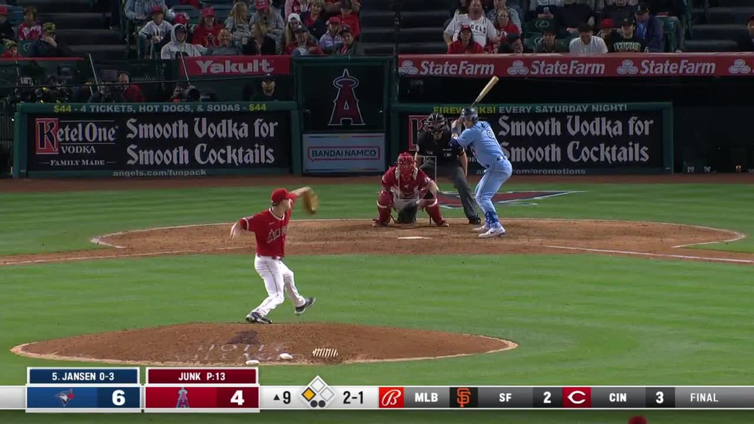 Janson Junk Called Strike to Danny Jansen | 05/28/2022 | Milwaukee Brewers