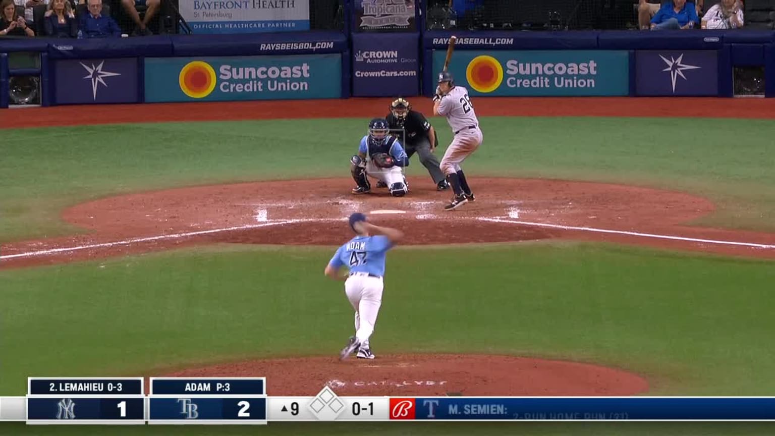 DJ LeMahieu pops out to second baseman Yu Chang. | 09/03/2022 | MLB.com