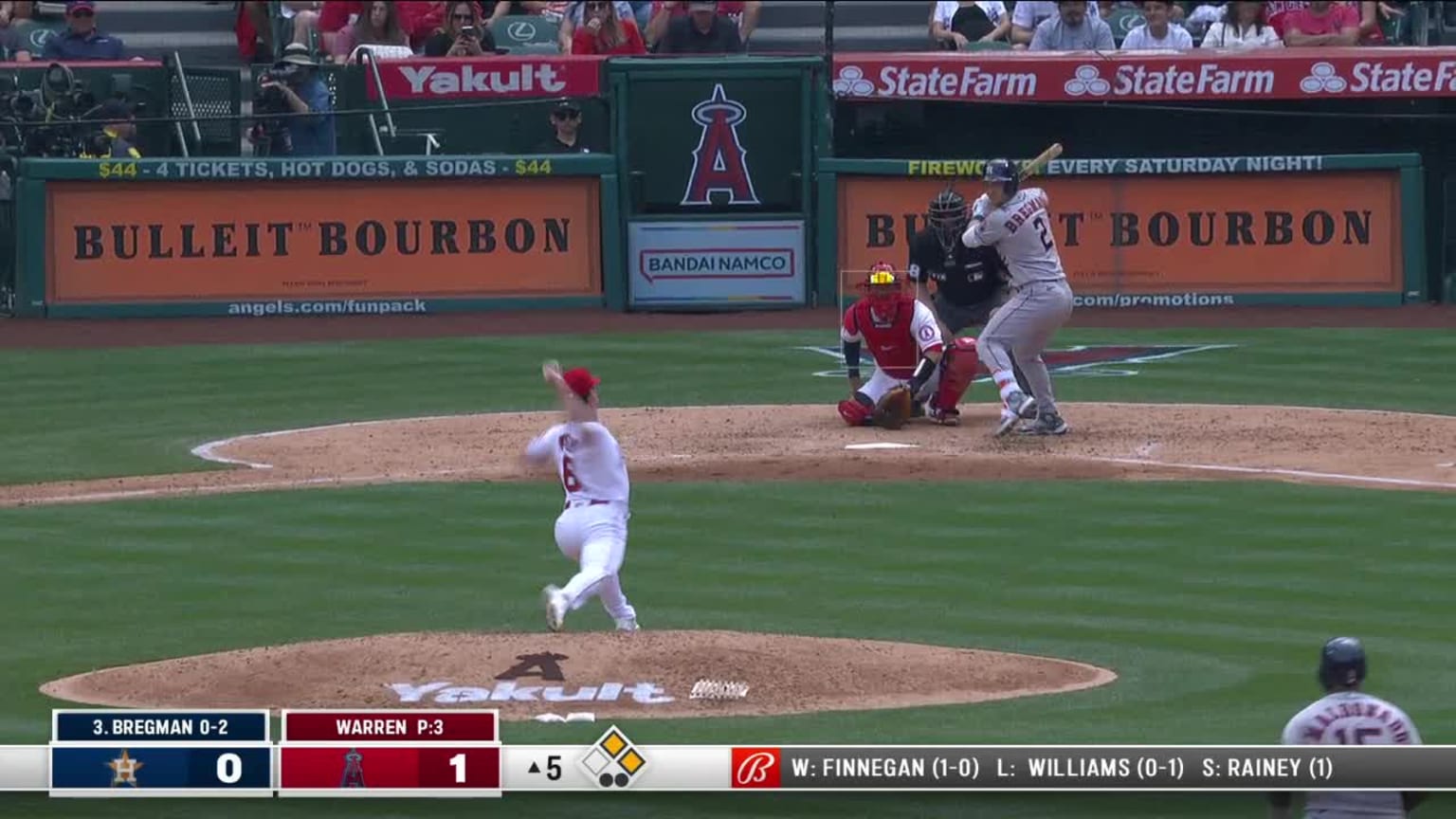 Austin Warren Ball In Dirt to Alex Bregman | 04/10/2022 | Houston Astros