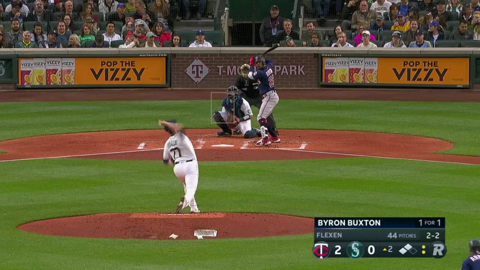 Byron Buxton pops out to right fielder Dylan Moore. | 06/13/2022 | MLB.com