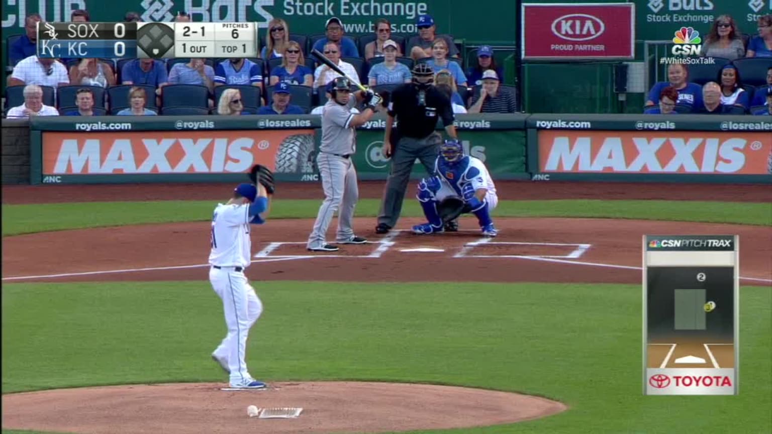 Melky Cabrera flies out to right fielder Lorenzo Cain. | 08/10/2016 ...