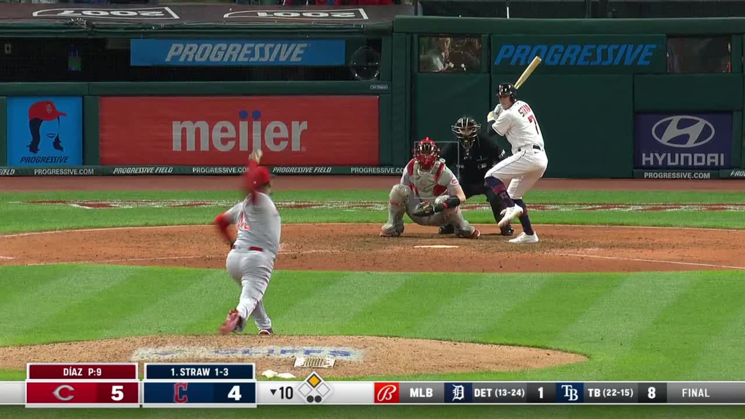 Alexis Diaz Ball to Myles Straw | 05/17/2022 | MLB.com