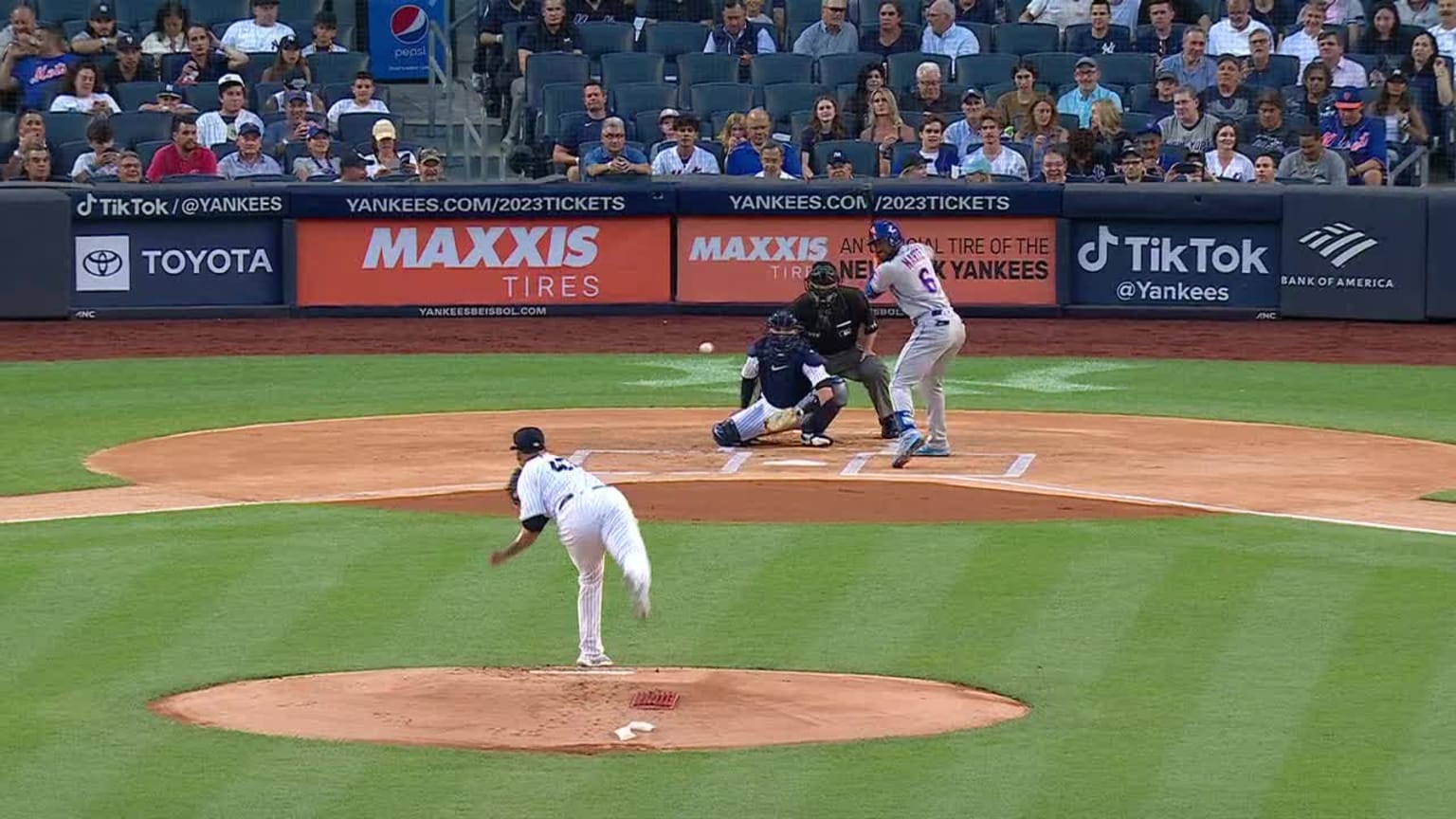 Starling Marte singles on a fly ball to right fielder Oswaldo Cabrera. | 08/23/2022 | MLB.com