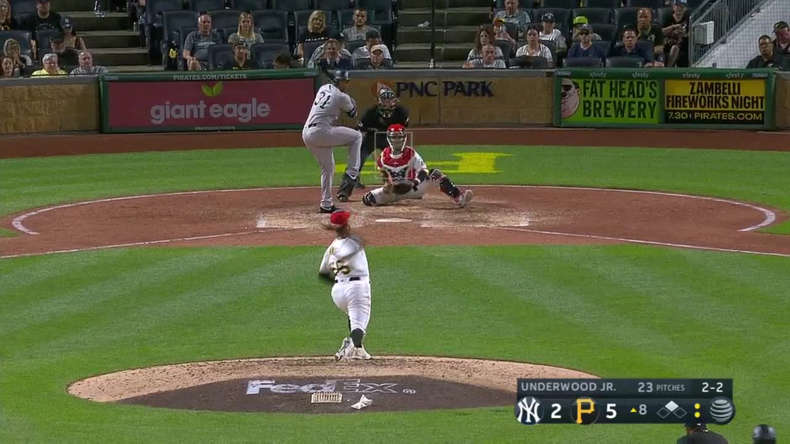 Aaron Hicks strikes out swinging. | 07/05/2022 | MLB.com