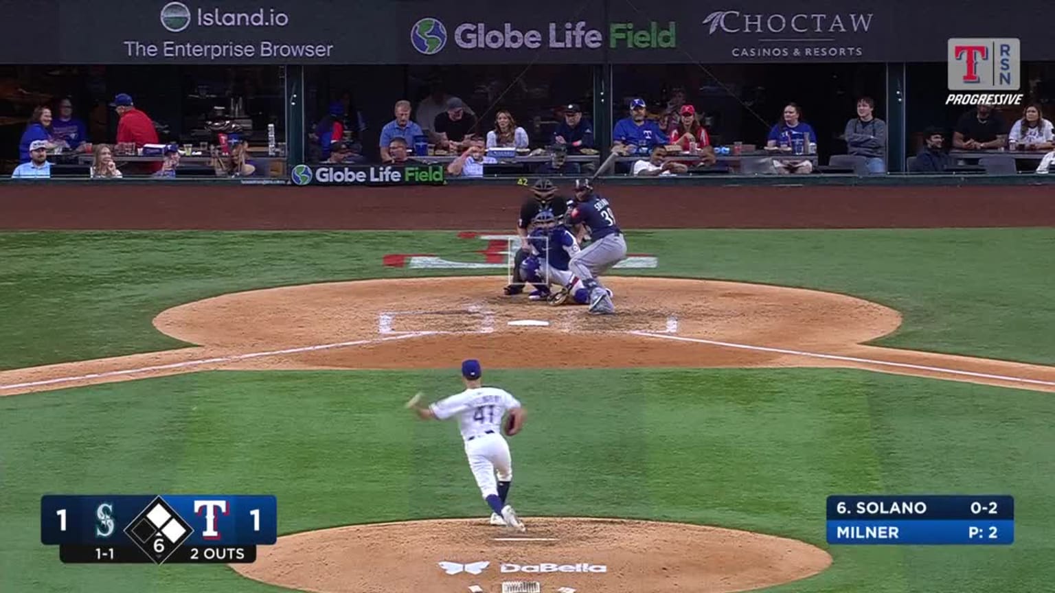 Donovan Solano flies out to center fielder Dustin Harris. | 05/03/2025 | MLB.com