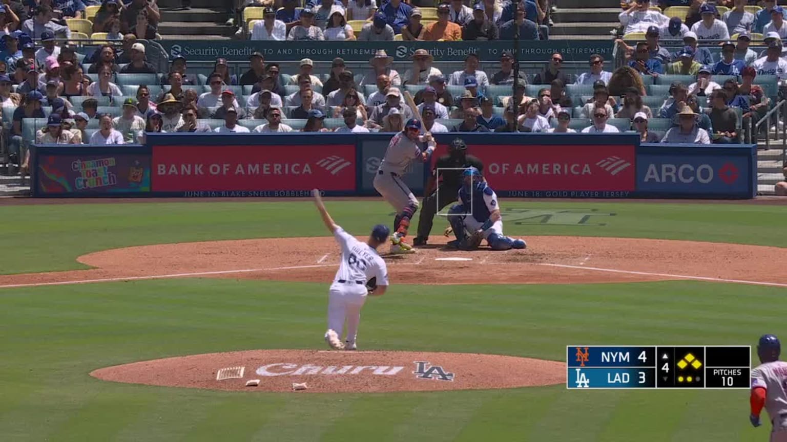 Jeff McNeil flies out to right fielder Teoscar Hernández. | 06/05/2025 | MLB.com
