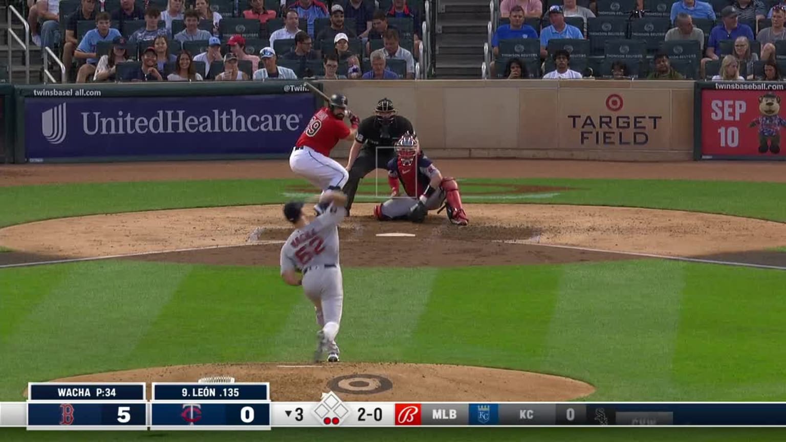 Sandy Leon singles on a line drive to left fielder Tommy Pham. | 08/31 ...