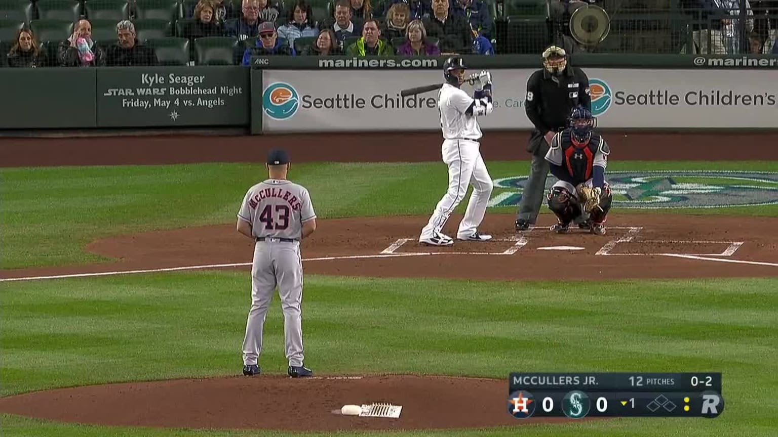 Robinson Cano homers (1) on a fly ball to center field. | 04/17/2018 ...