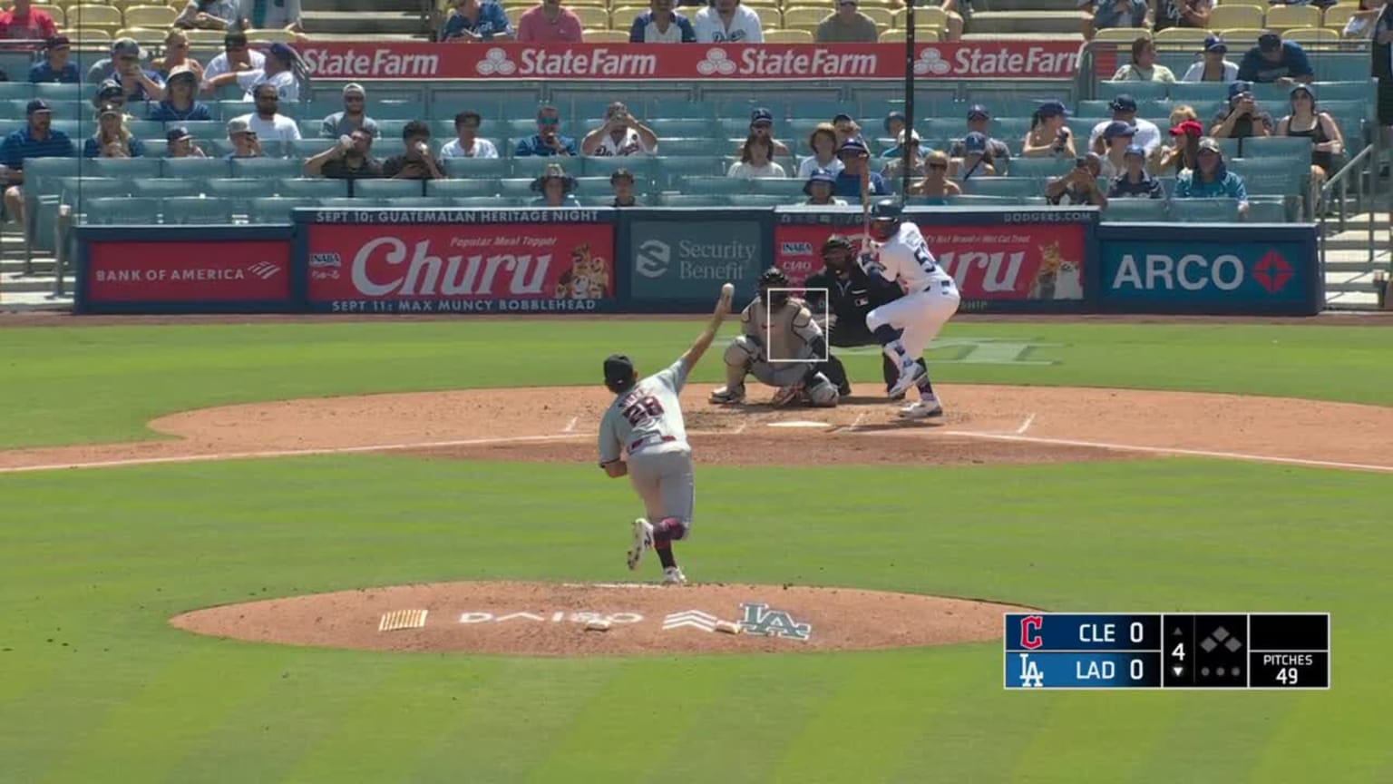 Mookie Betts pega triple (4) con elevado fuerte al jardinero derecho ...