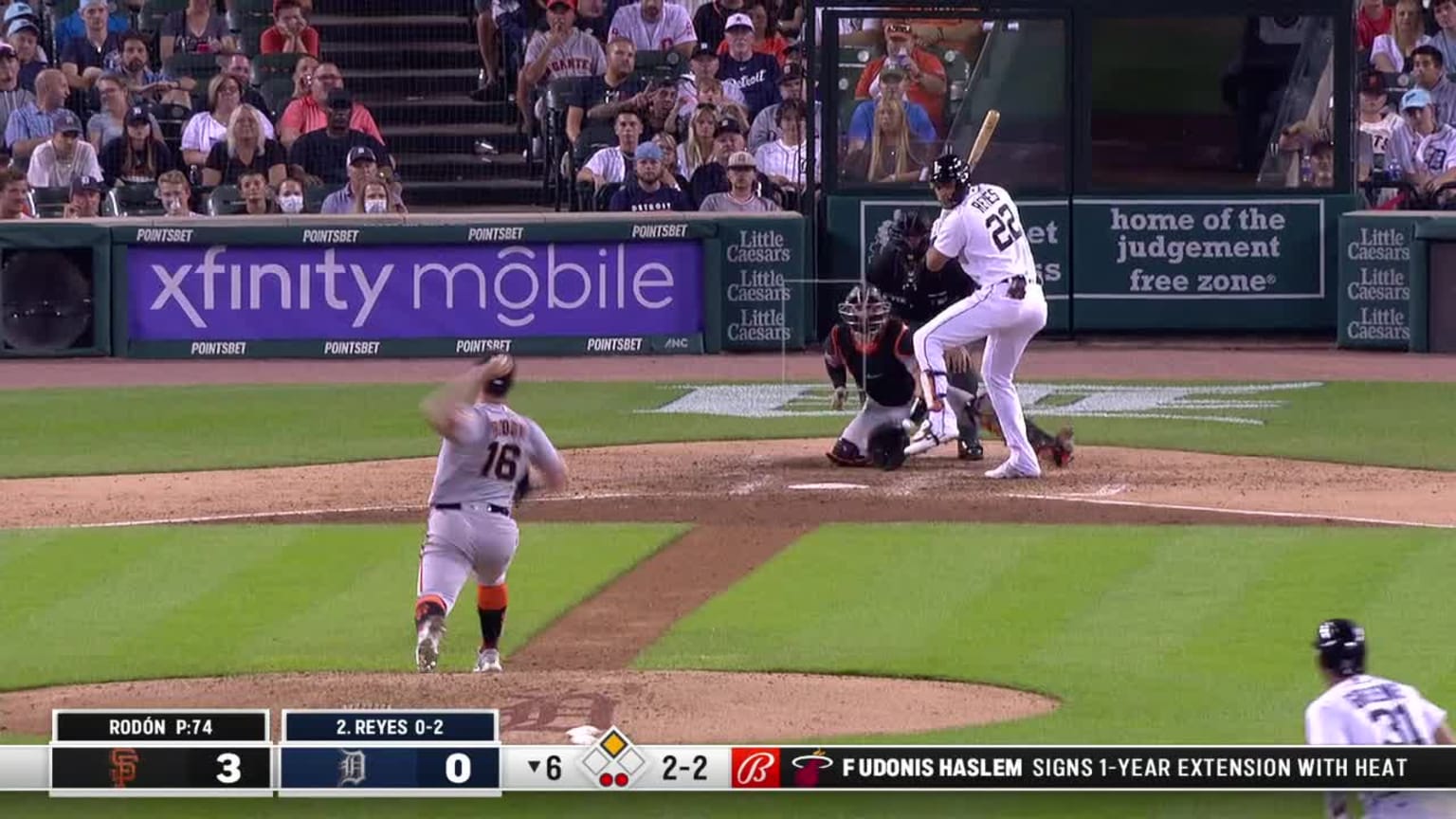 Victor Reyes strikes out swinging. | 08/23/2022 | MLB.com