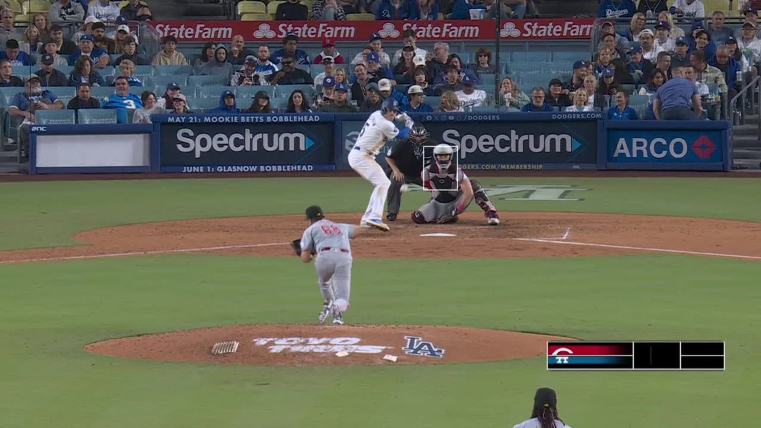 Freddie Freeman doubles (13) on a fly ball to right fielder Jake Fraley ...