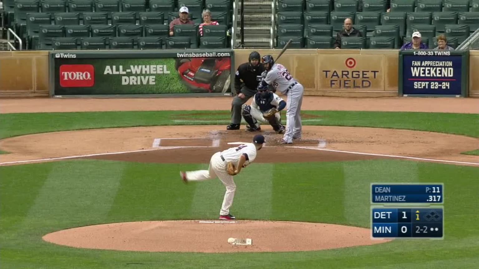 Pat Dean Ball to J.D. Martinez | 09/22/2016 | Cincinnati Reds