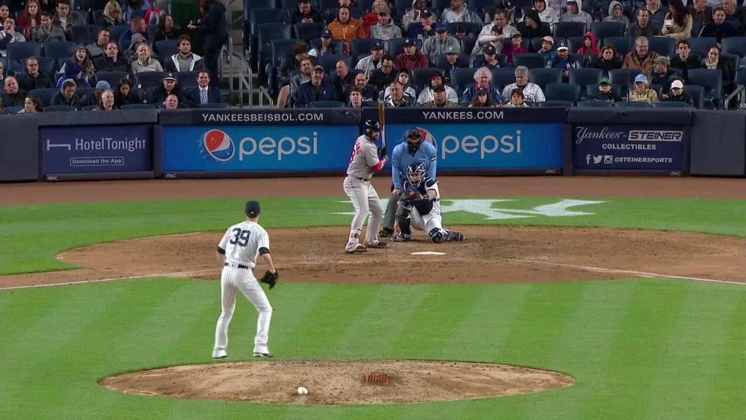 Tommy Layne Ball to Mitch Moreland | 06/06/2017 | New York Yankees