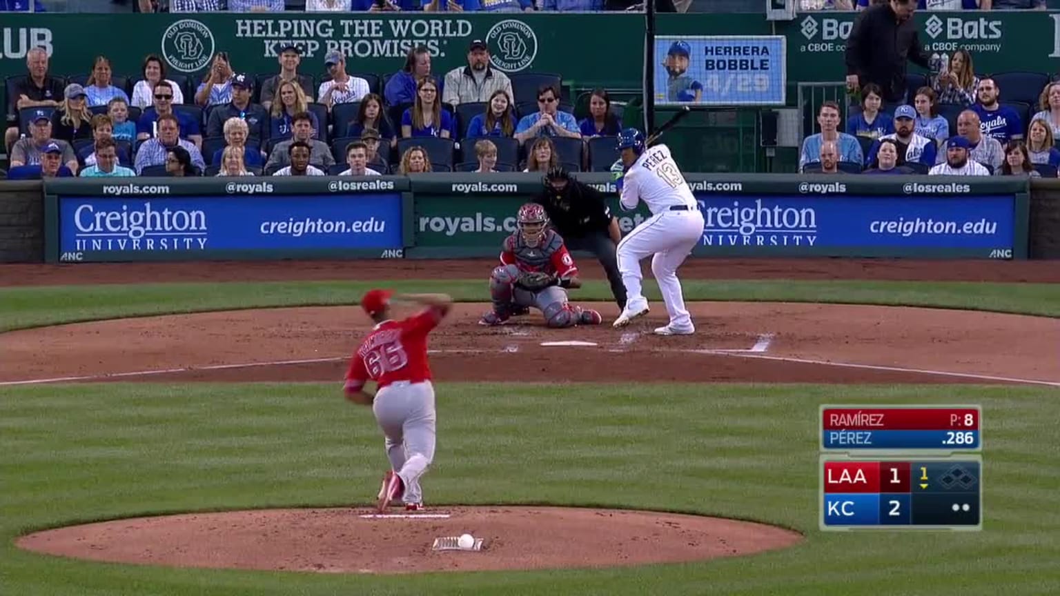 JC Ramirez Bola mala to Salvador Perez | 14/04/2017 | Los Tigers de Detroit