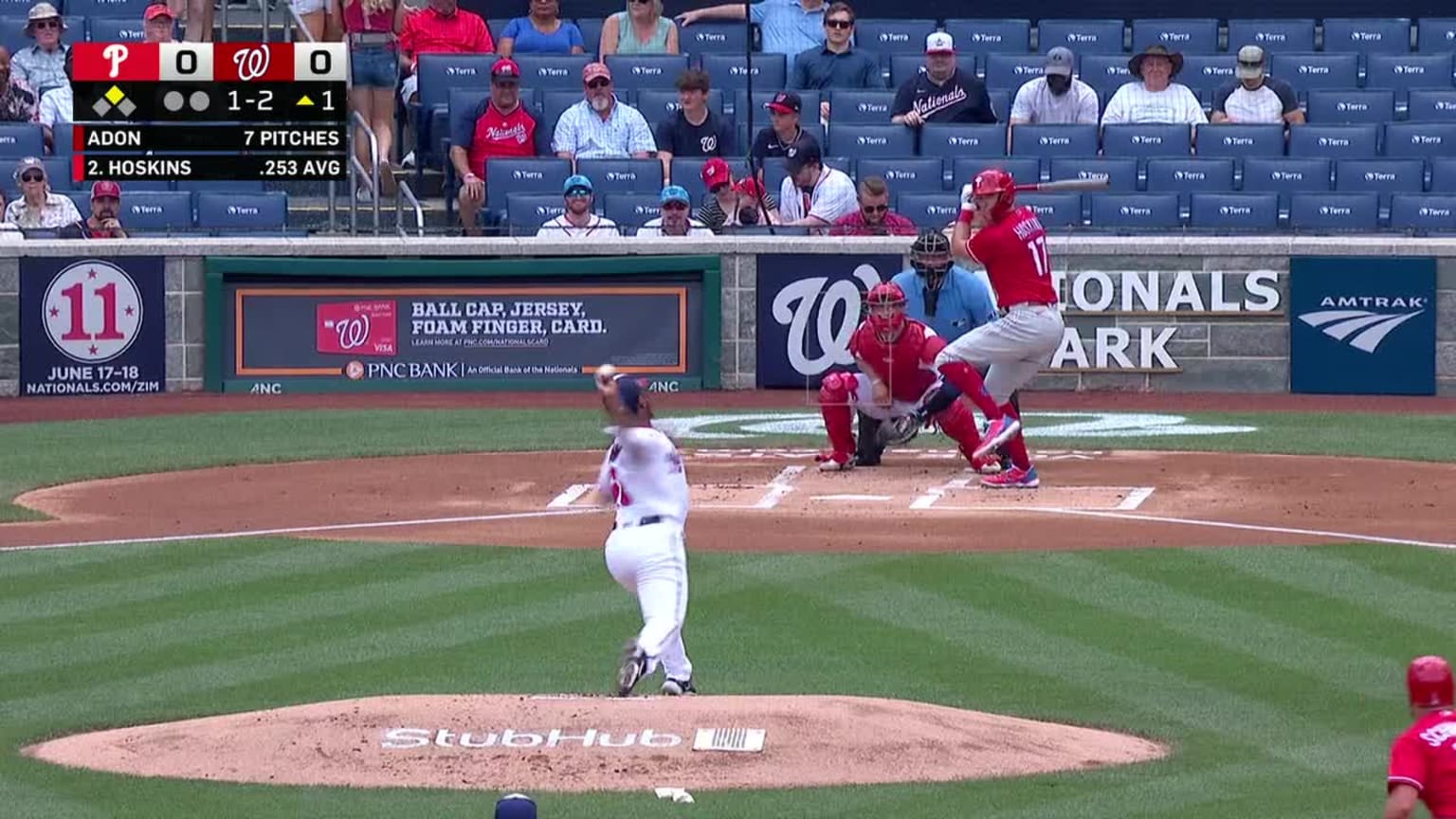 Joan Adon Foul to Rhys Hoskins | 17/06/2022 | Los Phillies de Filadelfia