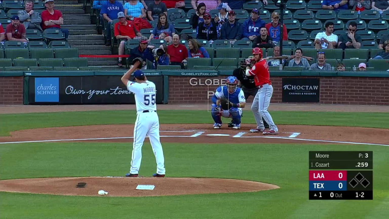 Matt Moore Bola mala to Zack Cozart | 11/04/2018 | Los Brewers de Milwaukee