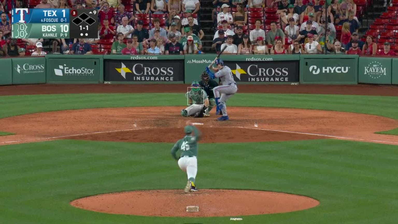 Justin Foscue batea elevadito de out a primera base Willson Contreras ...