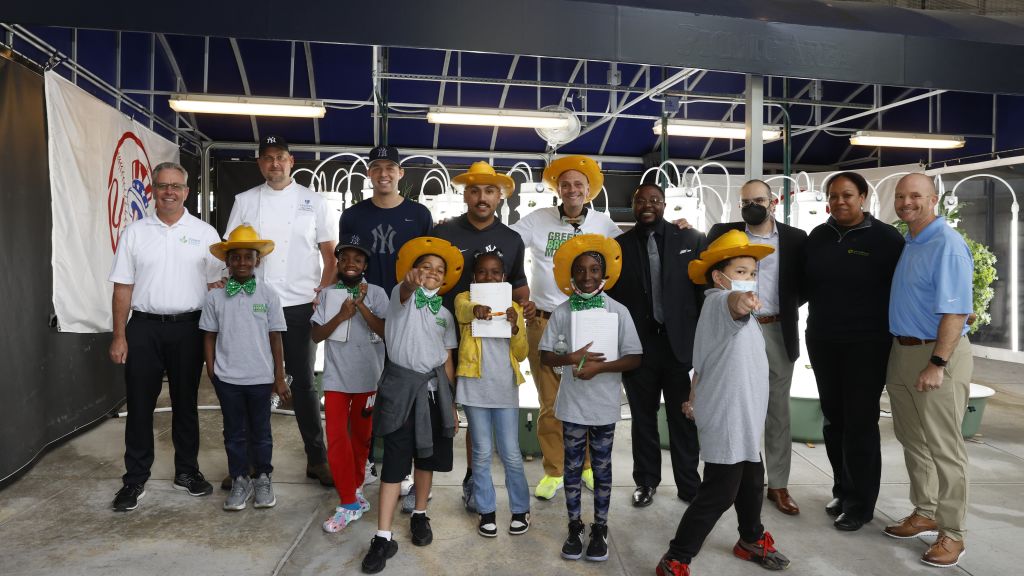 Yankee Stadium Tower Garden unveiled at Yankee Stadium's Gate 2 | YES ...