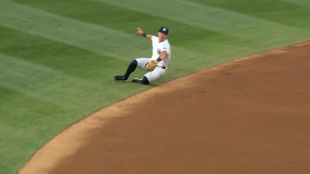 Anthony Volpe makes sliding grab | 04/09/2024 | YES Network